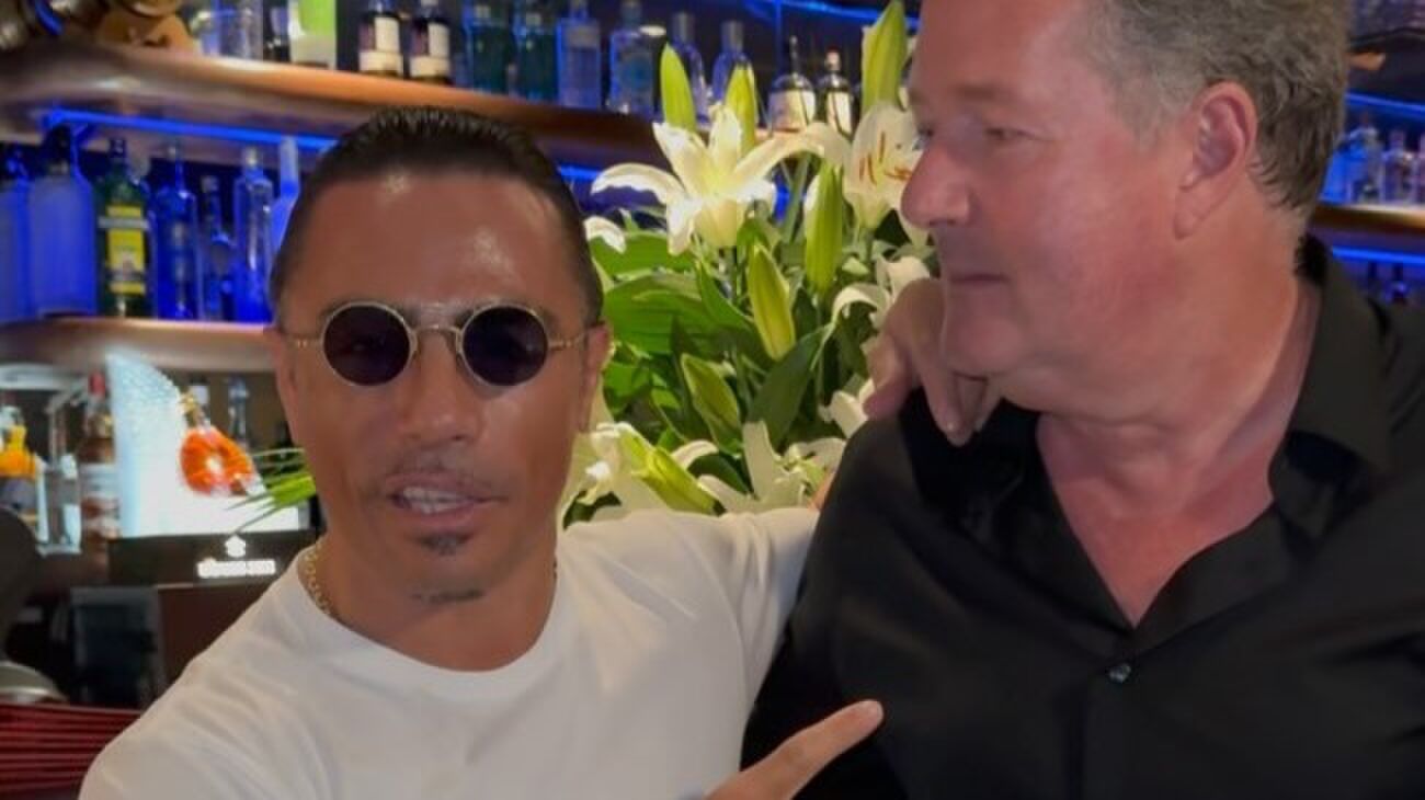 Turkse chef-kok Salt Bae verbaast met zijn karakteristieke stem