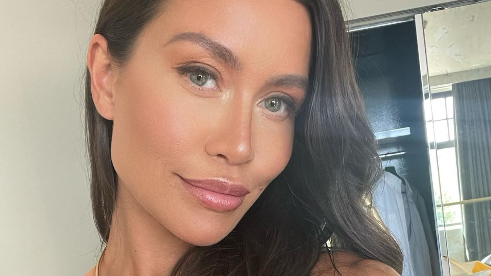 Jaimie Vaes Stapt In Spannende Bikini Het Zwembad In
