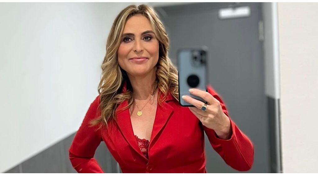 Zien: Heleen van Rooyen gaat uit de kleren in pikante fotoshoot