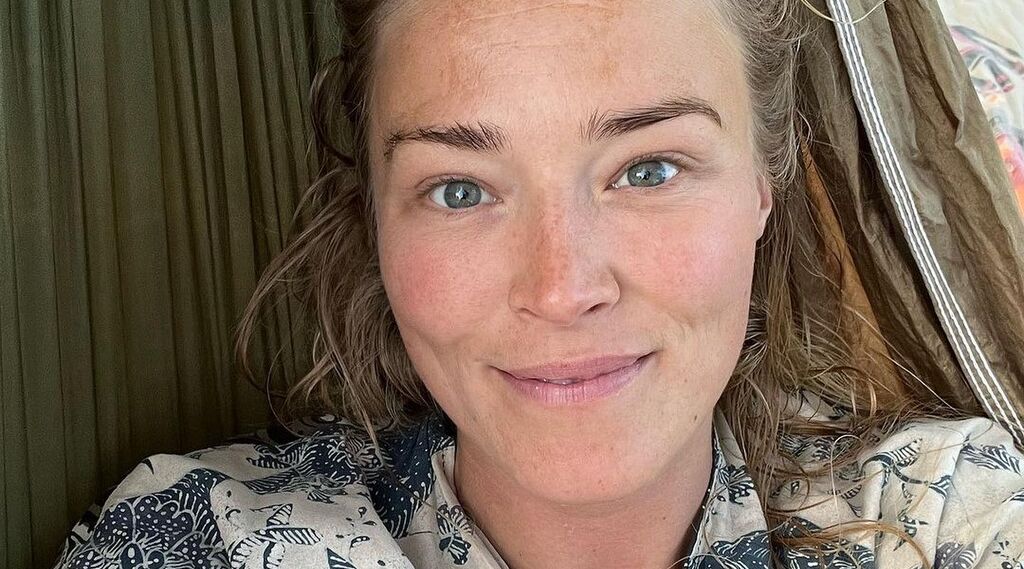 Geraldine Kemper gaat topless op Boom Festival in Portugal