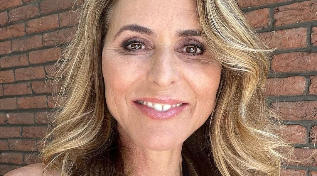 Zien: Heleen van Rooyen gaat uit de kleren in pikante fotoshoot