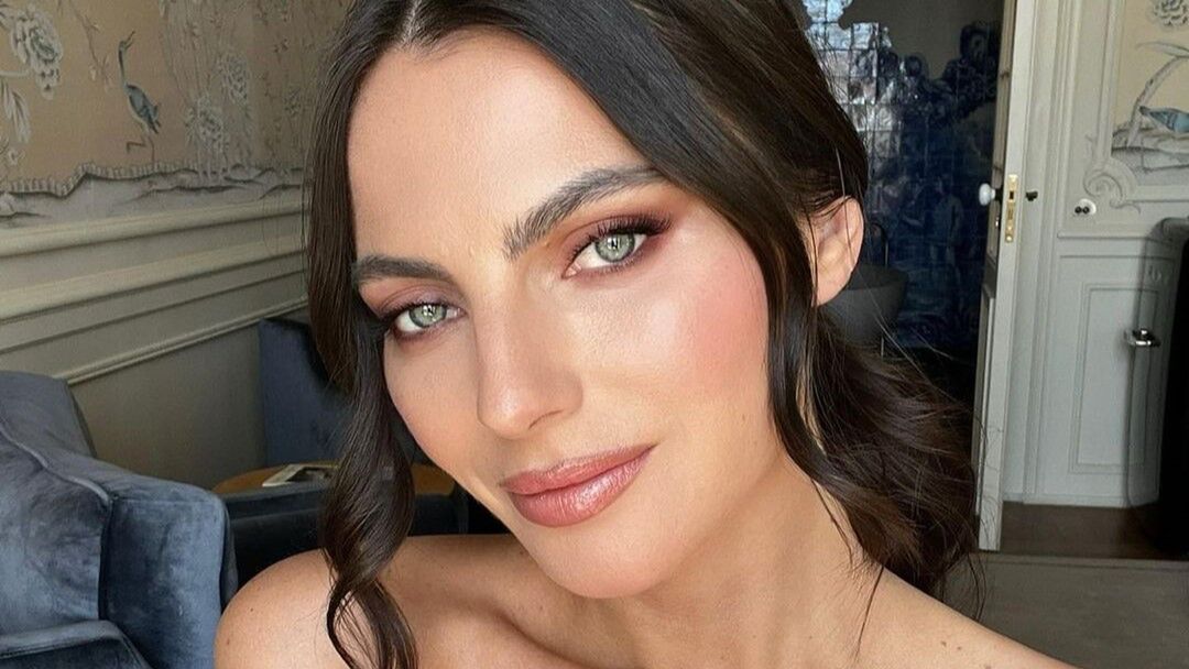 Max Verstappen fotografeert zonnende Kelly Piquet in bikini